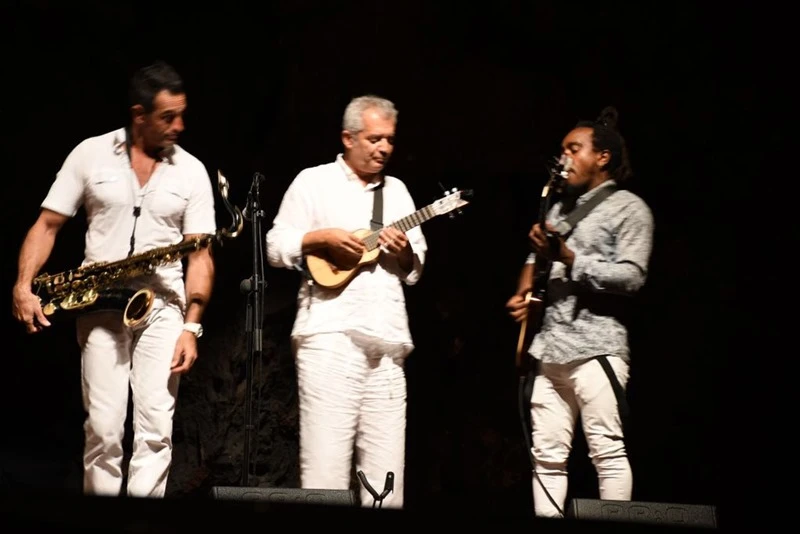 El IES de Haría celebra sus 50 años en Los Jameos del Agua - Lancelot ...