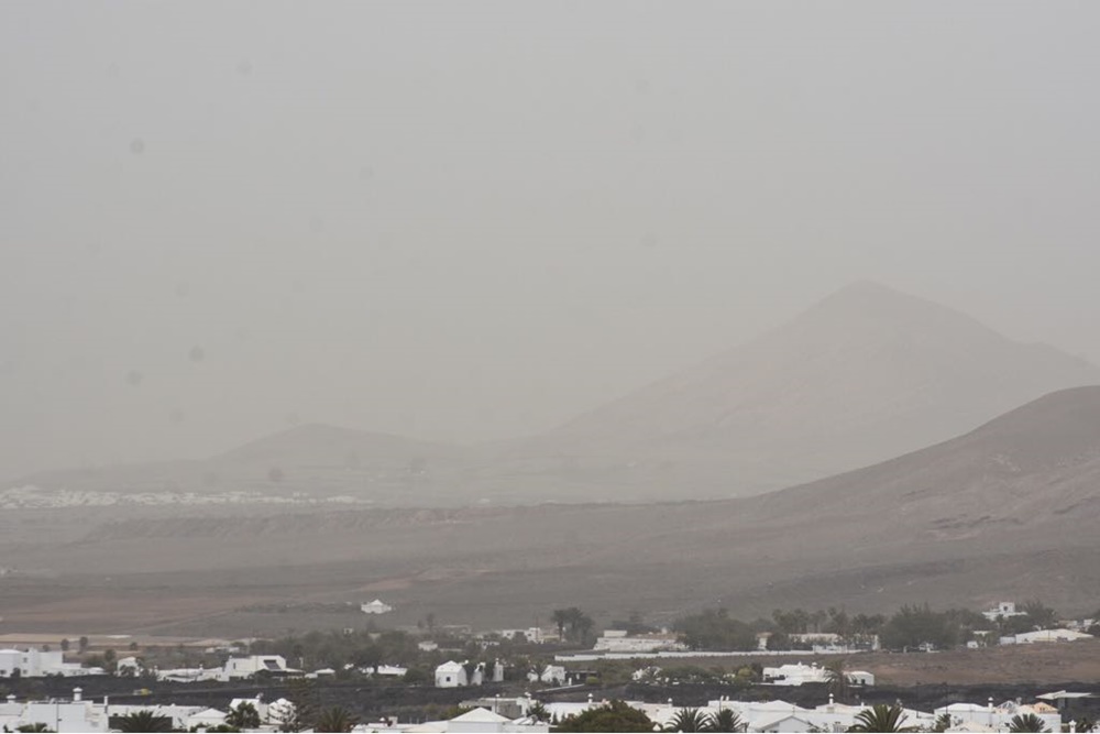 La calima asfixia a los lanzaroteños - Lancelot Digital | Noticias de ...