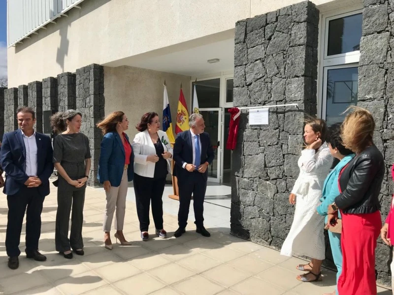 Torres inaugura oficialmente el IES de Haría y el CEO de Playa Blanca ...