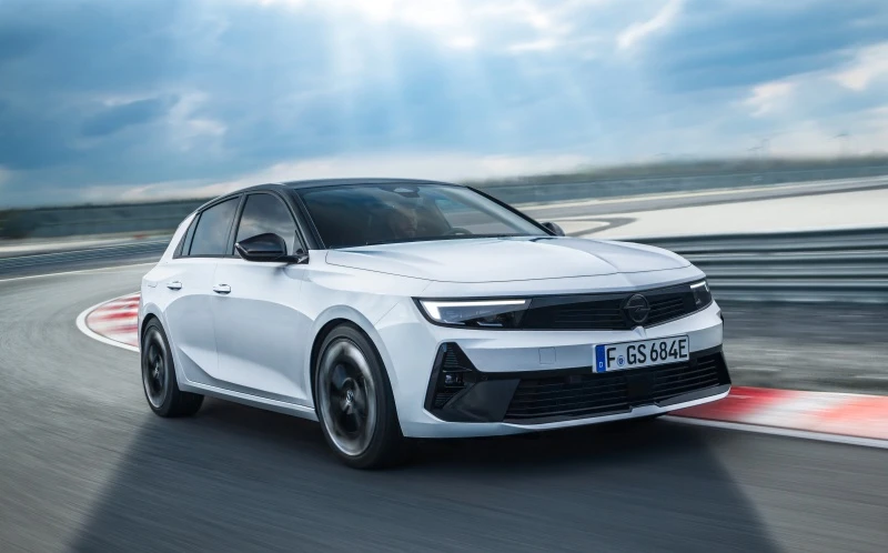 Opel celebra su 160 aniversario renovando su gama media y profundizando ...