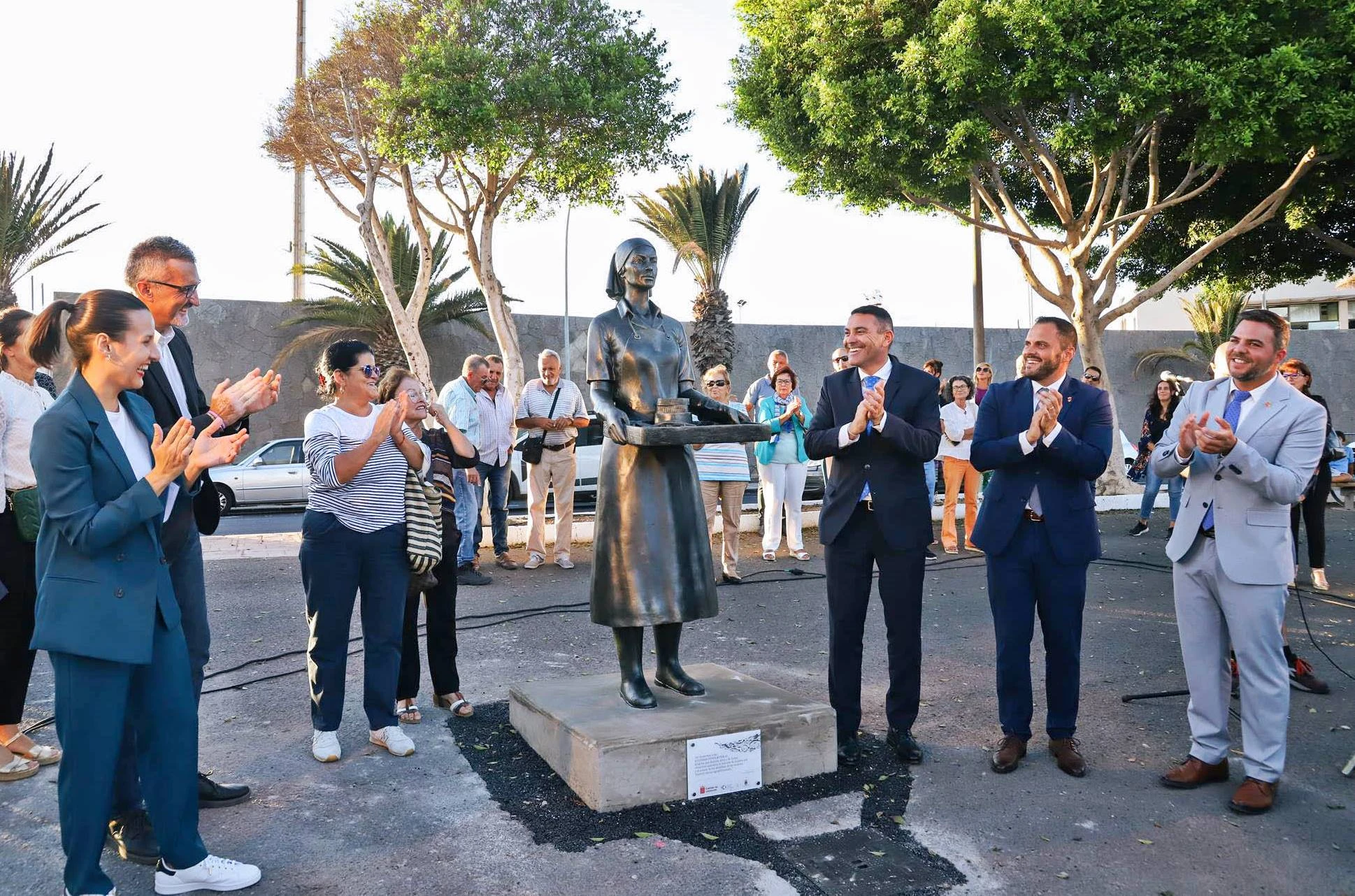 Las conserveras de Garavilla homenajeadas con una escultura - Lancelot ...