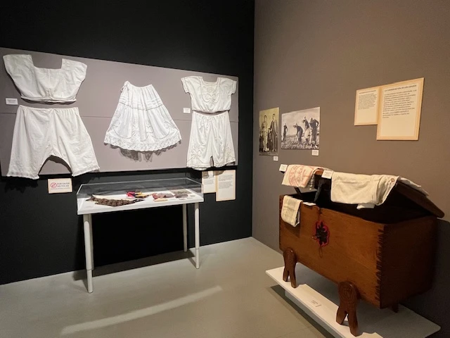 ¿Quieres ver una exposición sobre ropa interior tradicional? - Lancelot ...