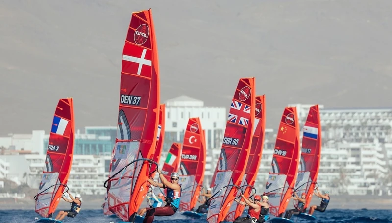 Playa Blanca disfruta de la espectacularidad del windsurf olímpico ...