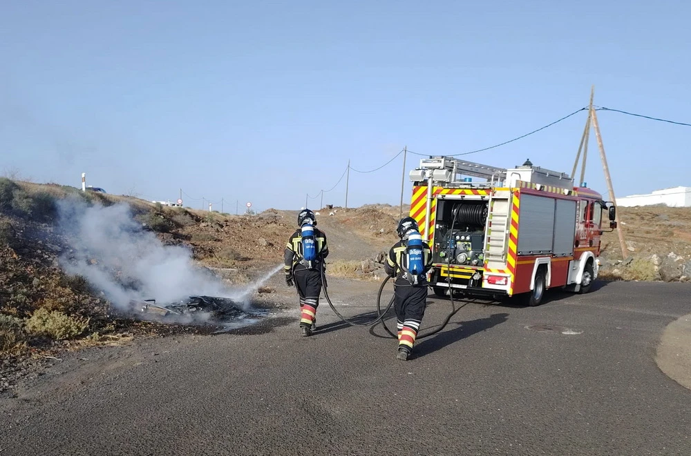 Sofocado el incendio de un contenedor en Camino Hoya Limpia - Lancelot ...