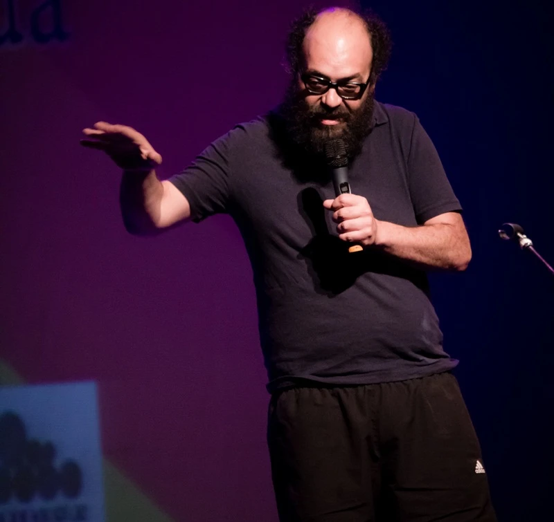 El humorista Ignatius Farray presenta en Lanzarote 'La comedia salvó mi ...