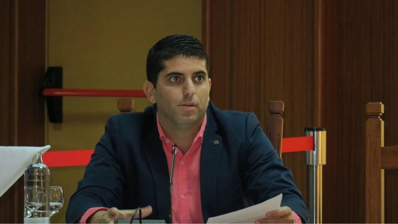 Cs denuncia "el enchufe" de Jacobo Lemes y Rafael Juan en el Cabildo ...