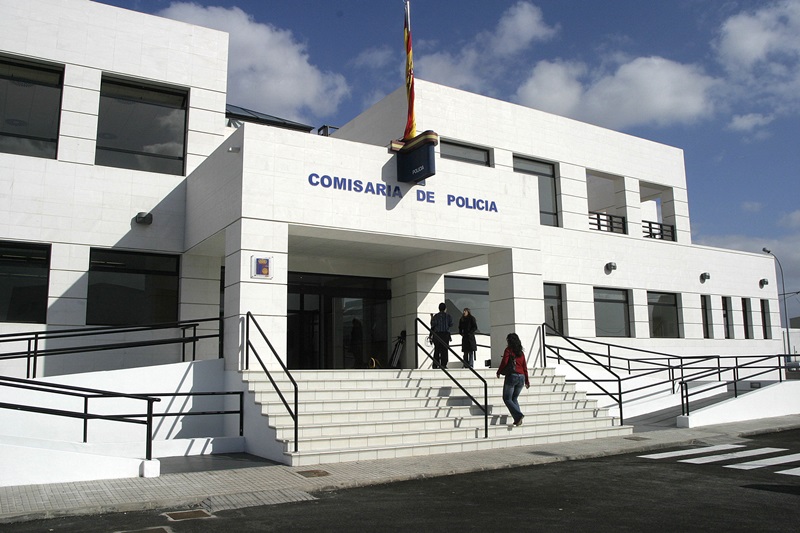 La Policía Nacional detiene en Arrecife a cinco personas por robo con intimidación ...